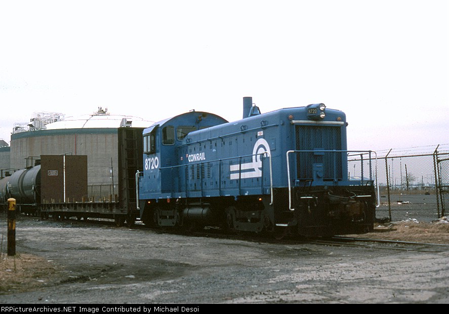 CR SW-900 #8720 at Delaware & Ontario